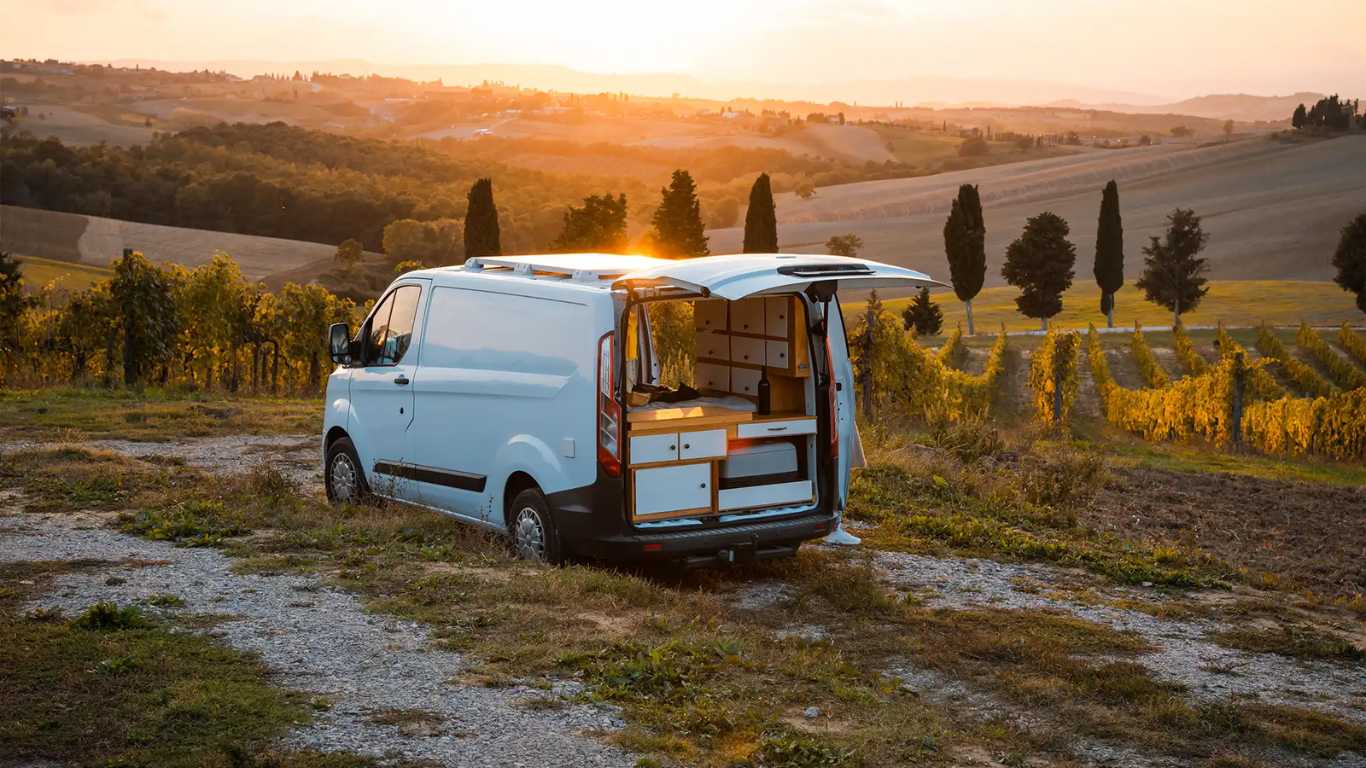 Quel panneau solaire choisir pour un van aménagé : Guide complet ...